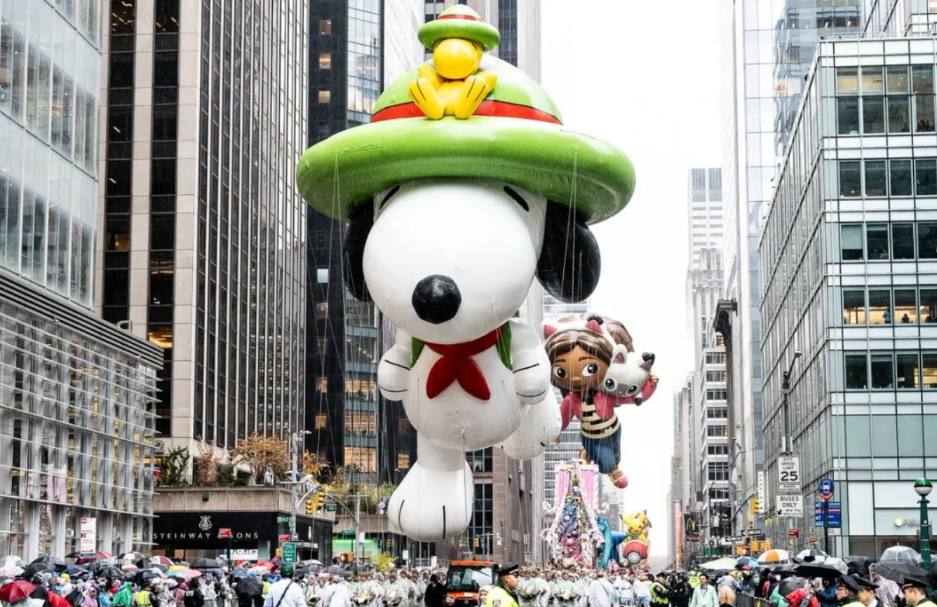 Snoopy at Macys Thanksgiving Day Parade 2024 | Charlie Brown Cafe Singapore
